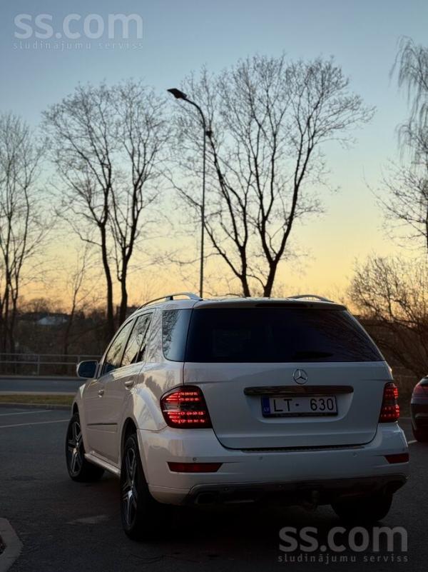 White Mercedes-Benz ML 320 2009 in Rezekne, with an engine capacity of 3.00 L and mileage of 294 thousand km for 7800 €, photo 3 on AUTOMOTO.COM.LV