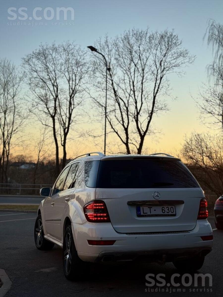 White Mercedes-Benz ML 320 2009 in Rezekne, with an engine capacity of 3.00 L and mileage of 294 thousand km for 7800 €, photo 4 on AUTOMOTO.COM.LV
