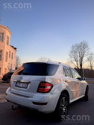 White Mercedes-Benz ML 320 2009 in Rezekne, with an engine capacity of 3.00 L and mileage of 294 thousand km for 7800 €, photo 5 on AUTOMOTO.COM.LV