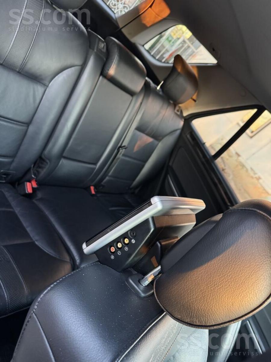 White Mercedes-Benz ML 320 2009 in Rezekne, with an engine capacity of 3.00 L and mileage of 294 thousand km for 7800 €, photo 9 on AUTOMOTO.COM.LV