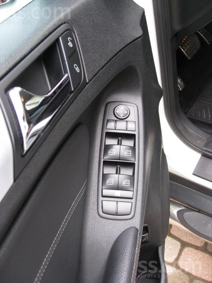 Balts Mercedes-Benz ML 320 2009 Rīga, ar dzinēja tilpumu 3.00 L un nobraukumu 349 tūkst. km par 7800 €, foto 16 vietnē AUTOMOTO.COM.LV