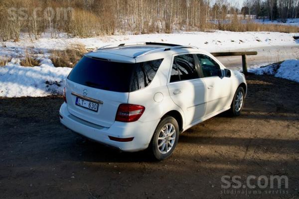 Balts Mercedes-Benz ML 320 2009 Rēzekne, ar dzinēja tilpumu 3.00 L un nobraukumu 290 tūkst. km par 7900 €, foto 4 vietnē AUTOMOTO.COM.LV