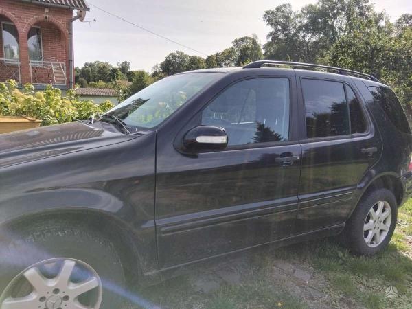 Black Mercedes-Benz ML 350 2003 in Birzai, with an engine capacity of 3.72 L and mileage of 304 thousand km for 2950 €, photo 4 on AUTOMOTO.COM.LV
