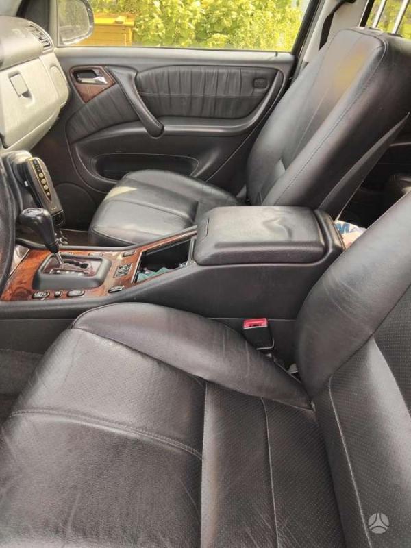 Black Mercedes-Benz ML 350 2003 in Birzai, with an engine capacity of 3.72 L and mileage of 304 thousand km for 2950 €, photo 6 on AUTOMOTO.COM.LV