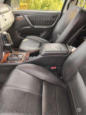 Melns Mercedes-Benz ML 350 2003 Biržai, ar dzinēja tilpumu 3.72 L un nobraukumu 304 tūkst. km par 2950 €, foto 6 vietnē AUTOMOTO.COM.LV