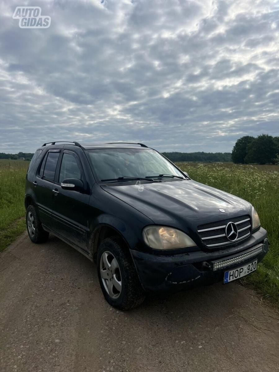 Черный Мерседес МЛ 350 2004 в Гаргждай, объемом двигателя 3.70 л и пробегом 570 тыс. км за 2150 €, фото 1 на AUTOMOTO.COM.LV