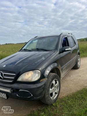 Черный Мерседес МЛ 350 2004 в Гаргждай, объемом двигателя 3.70 л и пробегом 570 тыс. км за 2150 €, фото 3 на AUTOMOTO.COM.LV