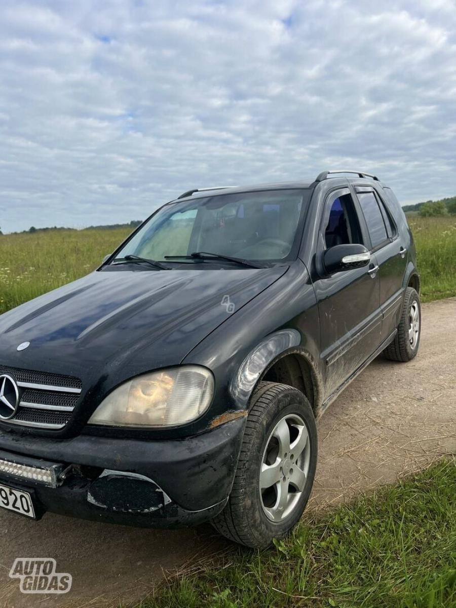 Черный Мерседес МЛ 350 2004 в Гаргждай, объемом двигателя 3.70 л и пробегом 570 тыс. км за 2150 €, фото 3 на AUTOMOTO.COM.LV