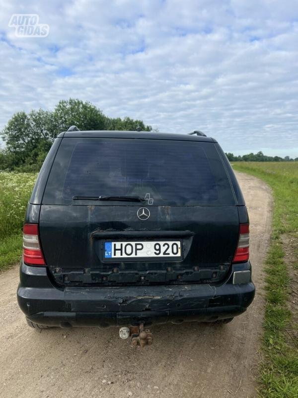 Black Mercedes-Benz ML 350 2004 in Gargzdai, with an engine capacity of 3.70 L and mileage of 570 thousand km for 2150 €, photo 4 on AUTOMOTO.COM.LV