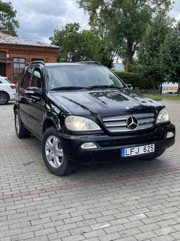 Черный Мерседес МЛ 350 2004 в Мажейкяй, объемом двигателя 3.72 л и пробегом 264 тыс. км за 3500 €, фото 1 на AUTOMOTO.COM.LV
