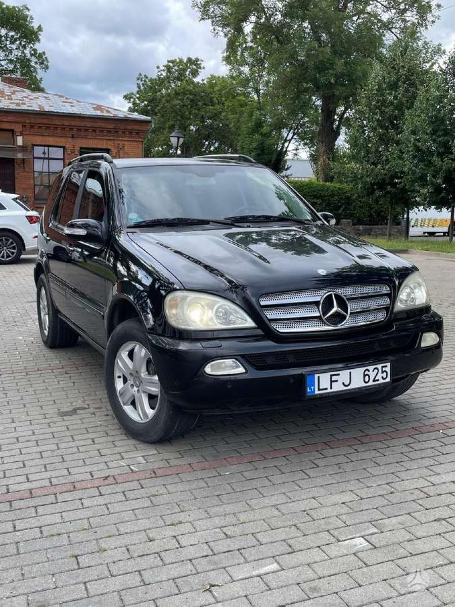 Черный Мерседес МЛ 350 2004 в Мажейкяй, объемом двигателя 3.72 л и пробегом 264 тыс. км за 3500 €, фото 1 на AUTOMOTO.COM.LV