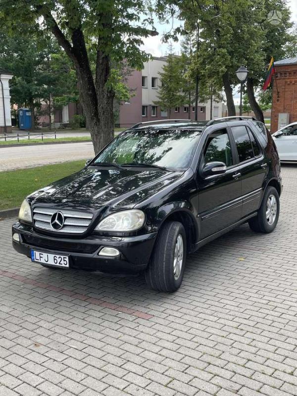 Черный Мерседес МЛ 350 2004 в Мажейкяй, объемом двигателя 3.72 л и пробегом 264 тыс. км за 3500 €, фото 2 на AUTOMOTO.COM.LV
