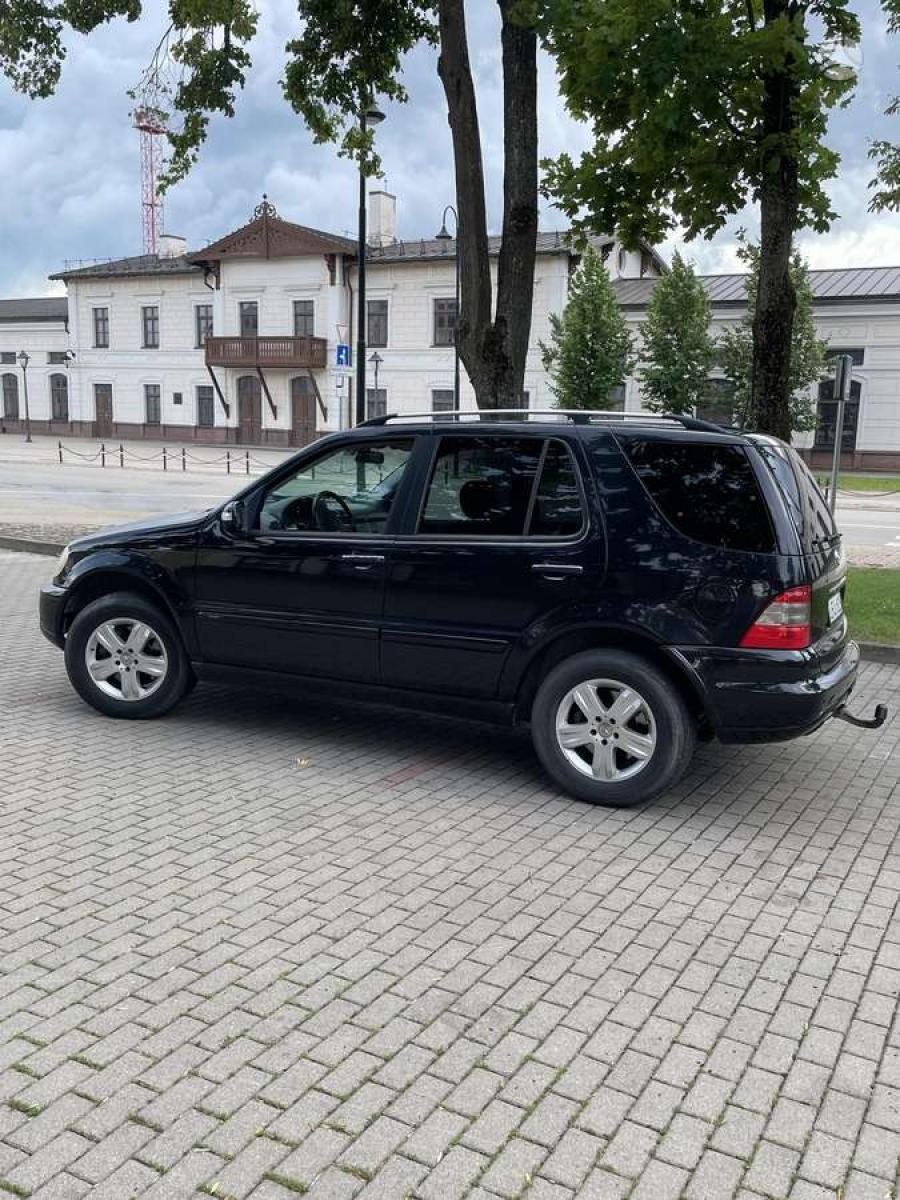 Черный Мерседес МЛ 350 2004 в Мажейкяй, объемом двигателя 3.72 л и пробегом 264 тыс. км за 3500 €, фото 4 на AUTOMOTO.COM.LV