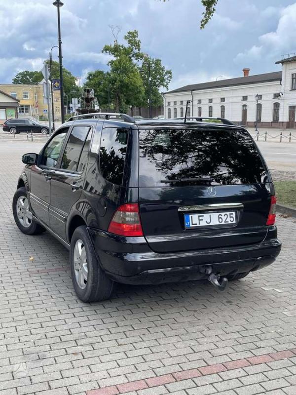 Черный Мерседес МЛ 350 2004 в Мажейкяй, объемом двигателя 3.72 л и пробегом 264 тыс. км за 3500 €, фото 4 на AUTOMOTO.COM.LV