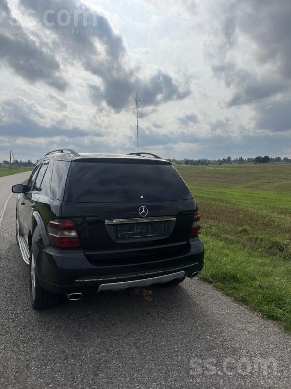 Melns Mercedes-Benz ML 350 2005 Jelgava, ar dzinēja tilpumu 3.50 L un nobraukumu 394 tūkst. km par 5200 €, foto 4 vietnē AUTOMOTO.COM.LV