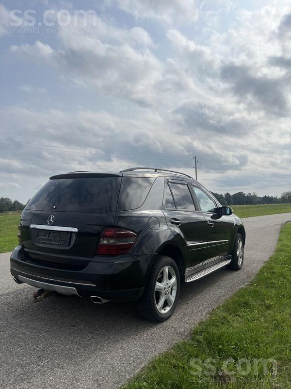 Melns Mercedes-Benz ML 350 2005 Jelgava, ar dzinēja tilpumu 3.50 L un nobraukumu 394 tūkst. km par 5200 €, foto 5 vietnē AUTOMOTO.COM.LV