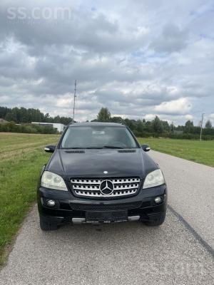 Черный Мерседес МЛ 350 2005 в Елгава, объемом двигателя 3.50 л и пробегом 394 тыс. км за 3500 €, фото 3 на AUTOMOTO.COM.LV