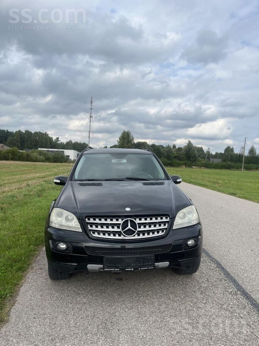 Черный Мерседес МЛ 350 2005 в Елгава, объемом двигателя 3.50 л и пробегом 394 тыс. км за 3500 €, фото 3 на AUTOMOTO.COM.LV
