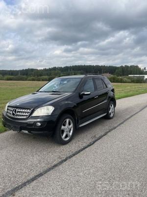 Черный Мерседес МЛ 350 2005 в Елгава, объемом двигателя 3.50 л и пробегом 394 тыс. км за 3500 €, фото 4 на AUTOMOTO.COM.LV