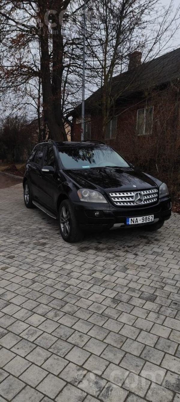 Black Mercedes-Benz ML 350 2006 in Riga, with an engine capacity of 3.50 L and mileage of 316 thousand km for 6600 €, photo 2 on AUTOMOTO.COM.LV