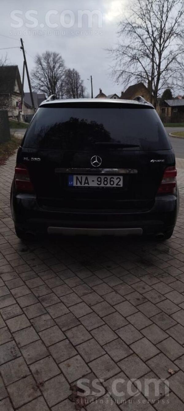 Black Mercedes-Benz ML 350 2006 in Riga, with an engine capacity of 3.50 L and mileage of 316 thousand km for 6600 €, photo 5 on AUTOMOTO.COM.LV
