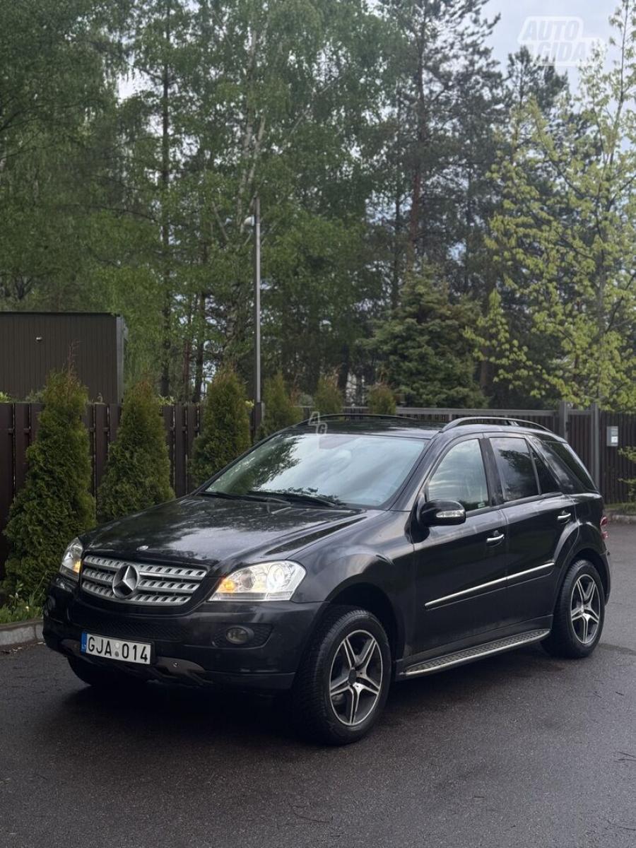 Черный Мерседес МЛ 350 2006 в Вильнюс, объемом двигателя 3.50 л и пробегом 207 тыс. км за 2490 €, фото 1 на AUTOMOTO.COM.LV