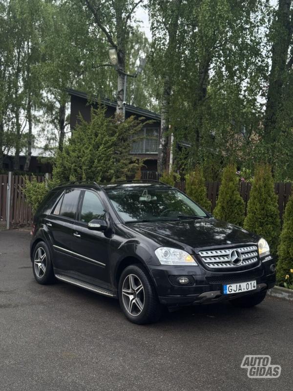 Black Mercedes-Benz ML 350 2006 in Vilnius, with an engine capacity of 3.50 L and mileage of 207 thousand km for 2490 €, photo 2 on AUTOMOTO.COM.LV