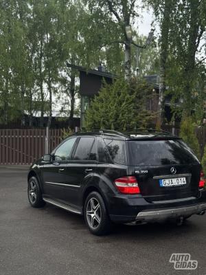Черный Мерседес МЛ 350 2006 в Вильнюс, объемом двигателя 3.50 л и пробегом 207 тыс. км за 2490 €, фото 4 на AUTOMOTO.COM.LV