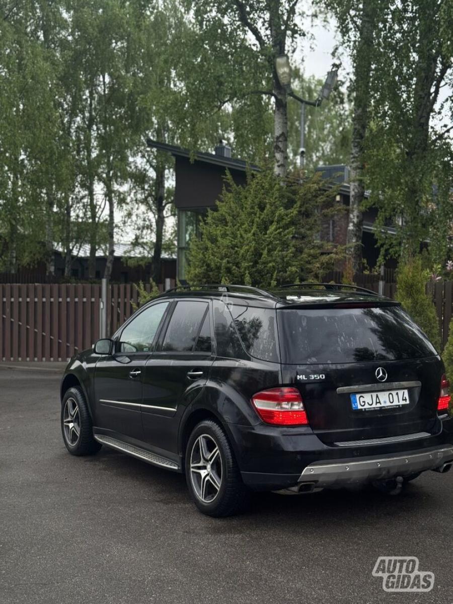 Черный Мерседес МЛ 350 2006 в Вильнюс, объемом двигателя 3.50 л и пробегом 207 тыс. км за 2490 €, фото 4 на AUTOMOTO.COM.LV