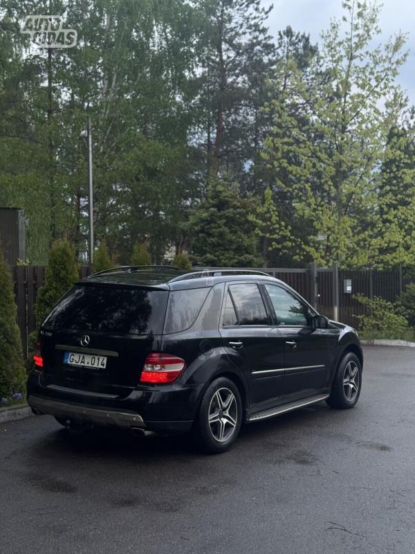 Black Mercedes-Benz ML 350 2006 in Vilnius, with an engine capacity of 3.50 L and mileage of 207 thousand km for 2490 €, photo 4 on AUTOMOTO.COM.LV