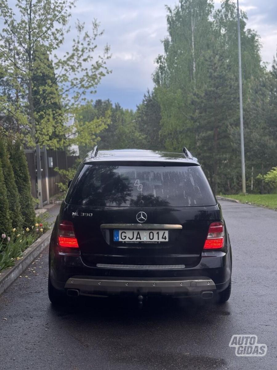 Черный Мерседес МЛ 350 2006 в Вильнюс, объемом двигателя 3.50 л и пробегом 207 тыс. км за 2490 €, фото 6 на AUTOMOTO.COM.LV