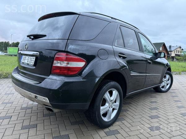 Черный Мерседес МЛ 350 2006 в Рига, объемом двигателя 3.50 л и пробегом 350 тыс. км за 4850 €, фото 2 на AUTOMOTO.COM.LV