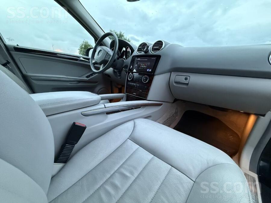Черный Мерседес МЛ 350 2006 в Рига, объемом двигателя 3.50 л и пробегом 350 тыс. км за 4850 €, фото 6 на AUTOMOTO.COM.LV