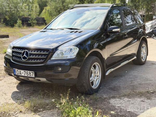 Черный Мерседес МЛ 350 2006 в Рига, объемом двигателя 3.50 л и пробегом 233 тыс. км за 4999 €, фото 3 на AUTOMOTO.COM.LV