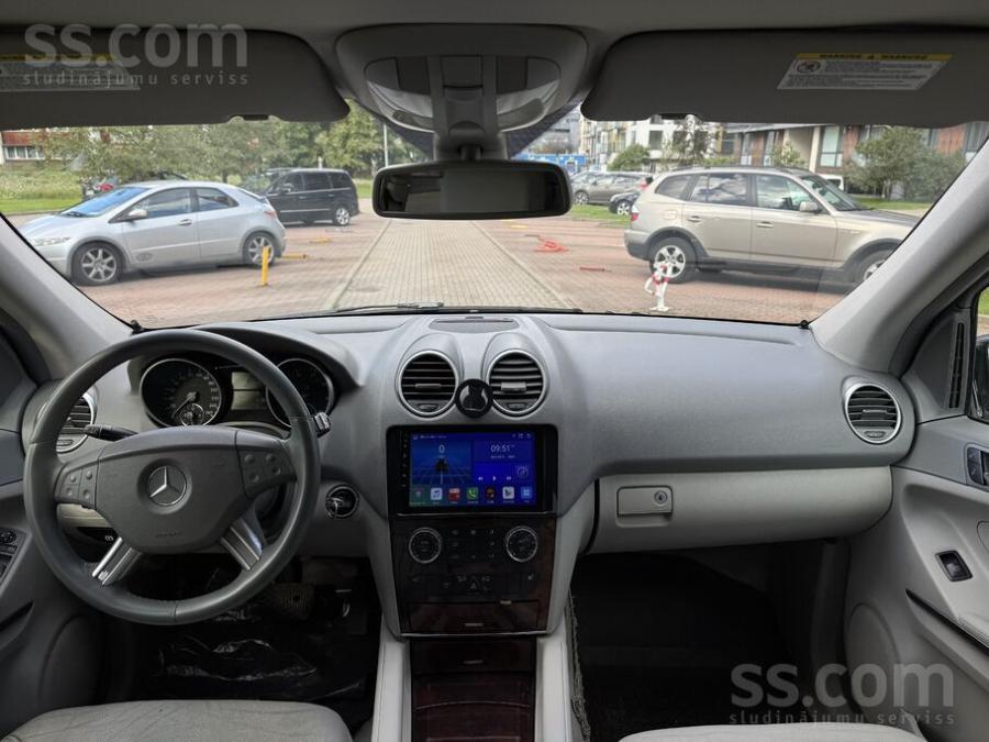 Black Mercedes-Benz ML 350 2006 in Riga, with an engine capacity of 3.50 L and mileage of 360 thousand km for 4390 €, photo 6 on AUTOMOTO.COM.LV