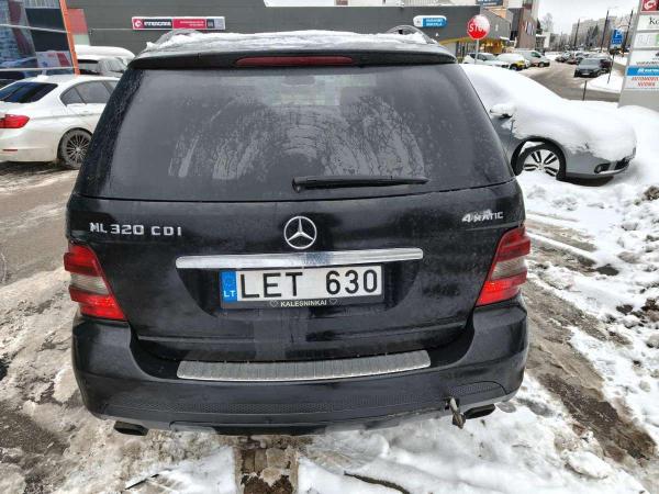 Black Mercedes-Benz ML 350 2008 in Vilnius, with an engine capacity of 2.99 L and mileage of 343 thousand km for 3650 €, photo 6 on AUTOMOTO.COM.LV