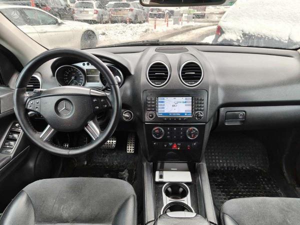 Black Mercedes-Benz ML 350 2008 in Vilnius, with an engine capacity of 2.99 L and mileage of 343 thousand km for 3650 €, photo 8 on AUTOMOTO.COM.LV