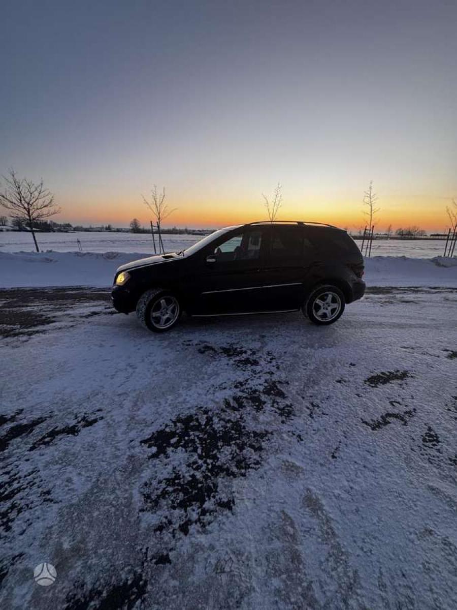 Black Mercedes-Benz ML 350 2008 in Siauliai, with an engine capacity of 3.50 L and mileage of 290 thousand km for 6100 €, photo 2 on AUTOMOTO.COM.LV