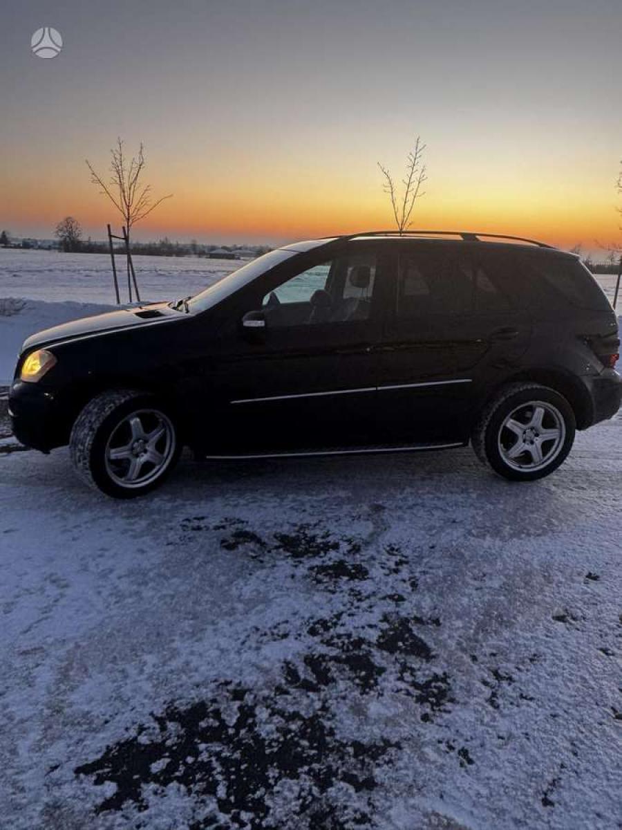 Black Mercedes-Benz ML 350 2008 in Siauliai, with an engine capacity of 3.50 L and mileage of 290 thousand km for 6100 €, photo 3 on AUTOMOTO.COM.LV