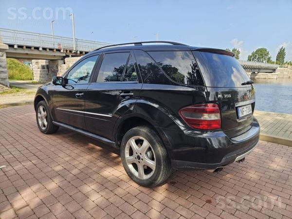 Black Mercedes-Benz ML 350 2008 in Liepaja, with an engine capacity of 2.50 L and mileage of 283 thousand km for 6300 €, photo 1 on AUTOMOTO.COM.LV