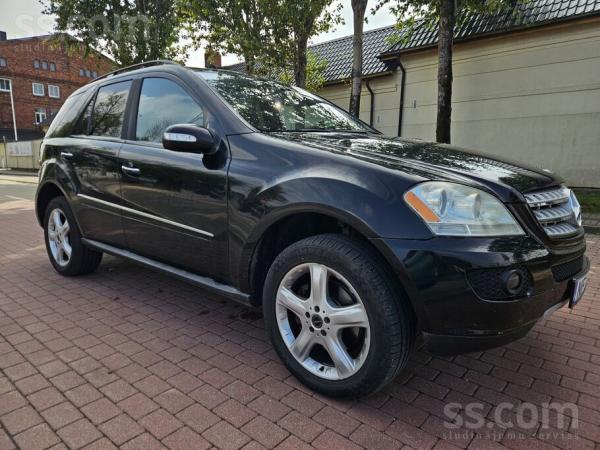 Black Mercedes-Benz ML 350 2008 in Liepaja, with an engine capacity of 2.50 L and mileage of 283 thousand km for 6300 €, photo 4 on AUTOMOTO.COM.LV