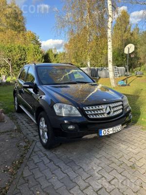 Black Mercedes-Benz ML 350 2008 in Riga, with an engine capacity of 3.50 L and mileage of 205 thousand km for 5000 €, photo 4 on AUTOMOTO.COM.LV