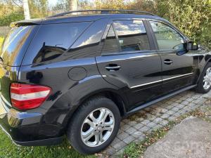 Black Mercedes-Benz ML 350 2008 in Riga, with an engine capacity of 3.50 L and mileage of 205 thousand km for 5000 €, photo 11 on AUTOMOTO.COM.LV