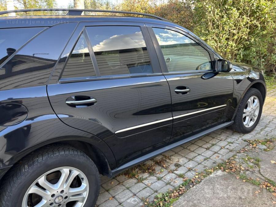 Black Mercedes-Benz ML 350 2008 in Riga, with an engine capacity of 3.50 L and mileage of 205 thousand km for 5000 €, photo 12 on AUTOMOTO.COM.LV