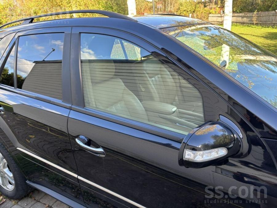 Black Mercedes-Benz ML 350 2008 in Riga, with an engine capacity of 3.50 L and mileage of 205 thousand km for 5000 €, photo 14 on AUTOMOTO.COM.LV