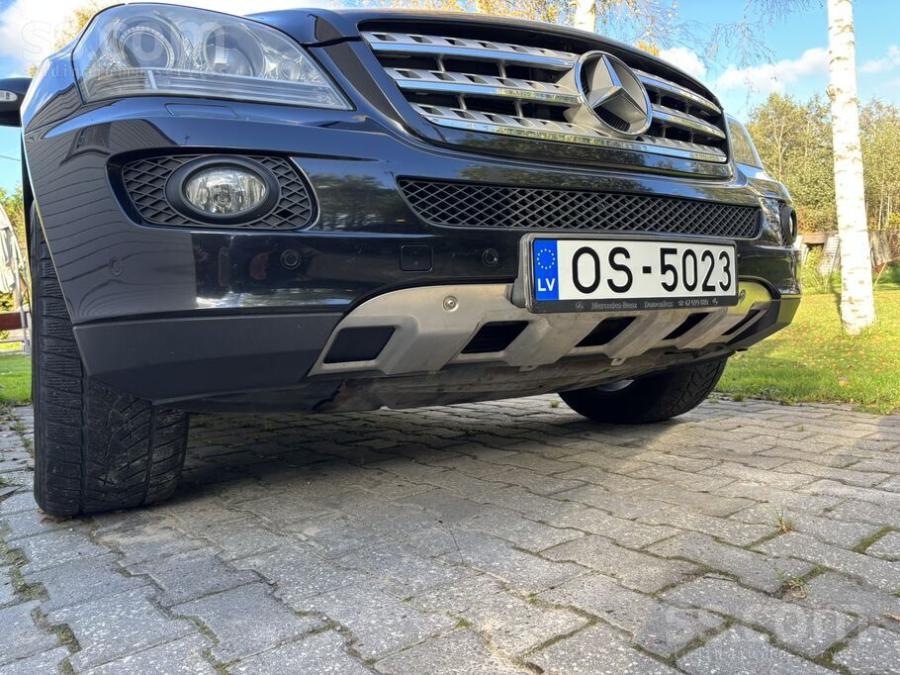 Black Mercedes-Benz ML 350 2008 in Riga, with an engine capacity of 3.50 L and mileage of 205 thousand km for 5000 €, photo 15 on AUTOMOTO.COM.LV