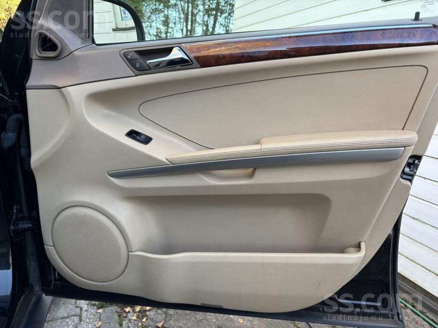 Black Mercedes-Benz ML 350 2008 in Riga, with an engine capacity of 3.50 L and mileage of 205 thousand km for 5000 €, photo 19 on AUTOMOTO.COM.LV