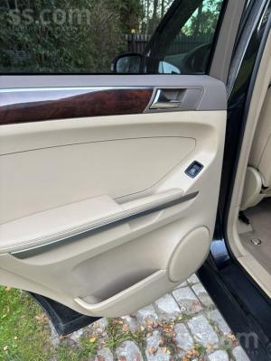 Black Mercedes-Benz ML 350 2008 in Riga, with an engine capacity of 3.50 L and mileage of 205 thousand km for 5000 €, photo 21 on AUTOMOTO.COM.LV