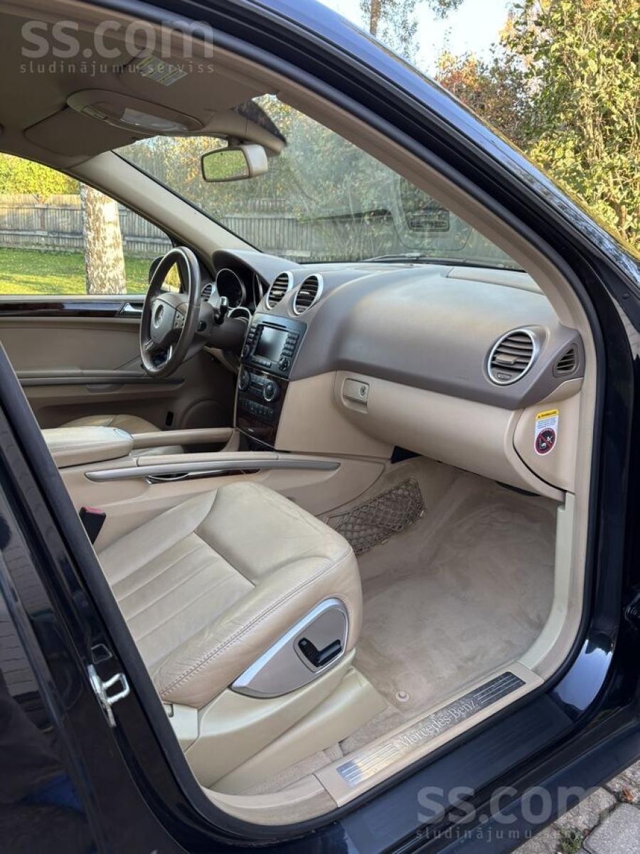 Black Mercedes-Benz ML 350 2008 in Riga, with an engine capacity of 3.50 L and mileage of 205 thousand km for 5000 €, photo 26 on AUTOMOTO.COM.LV