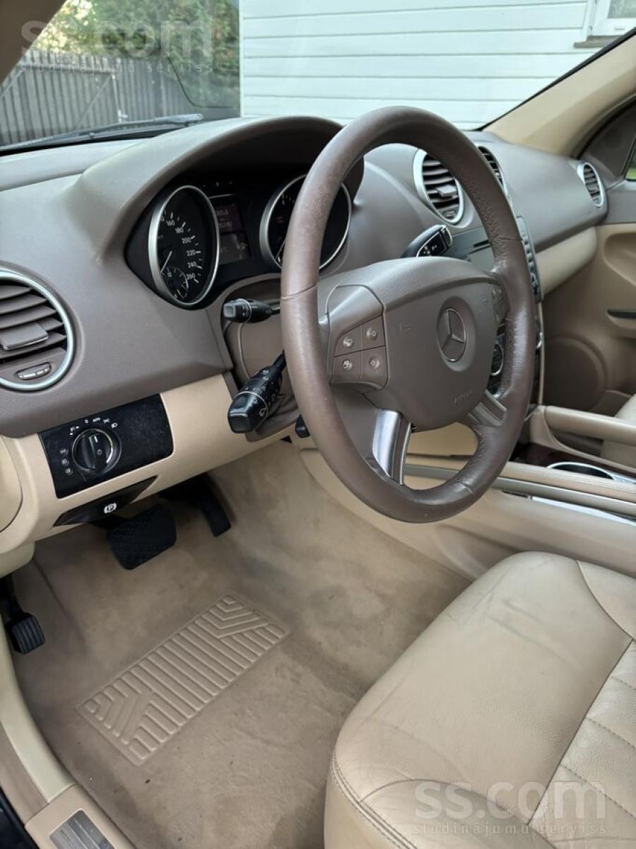 Black Mercedes-Benz ML 350 2008 in Riga, with an engine capacity of 3.50 L and mileage of 205 thousand km for 5000 €, photo 27 on AUTOMOTO.COM.LV